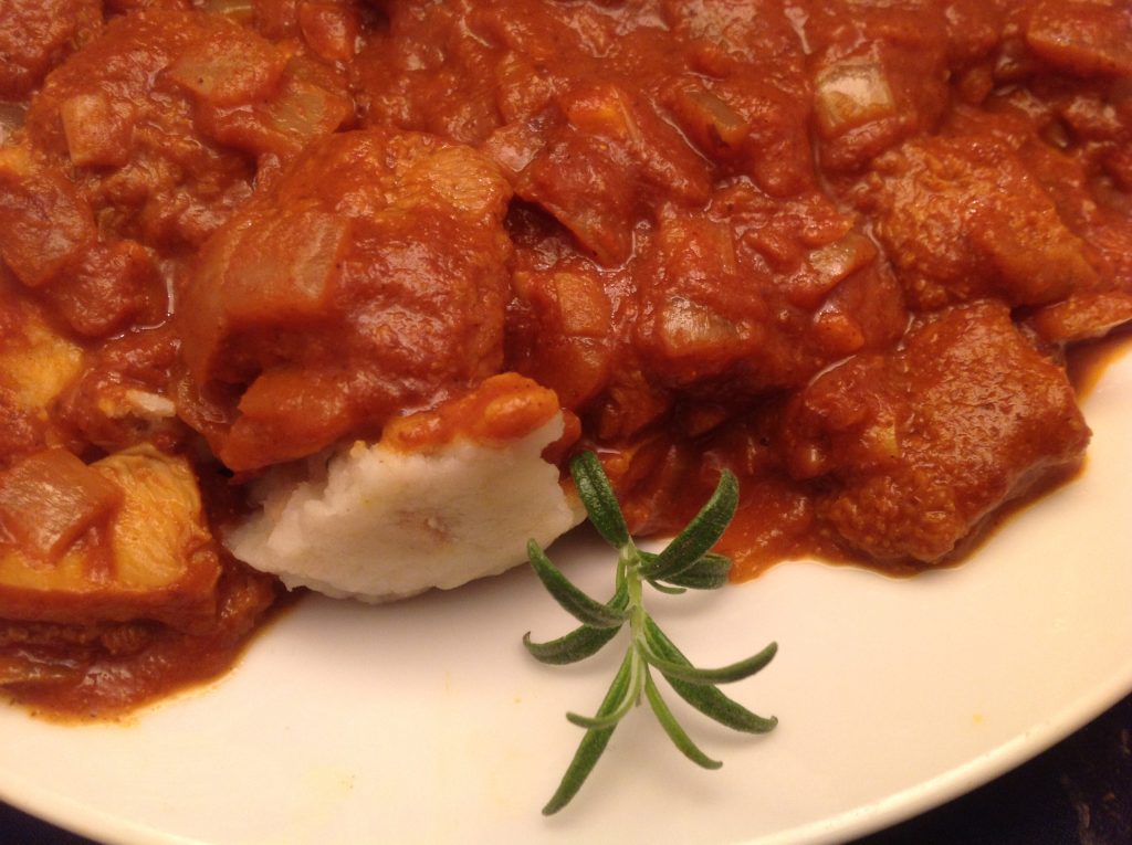 Pansen-Ragout in Curry-Sauce mit Knödeln - Nudelheissundhos